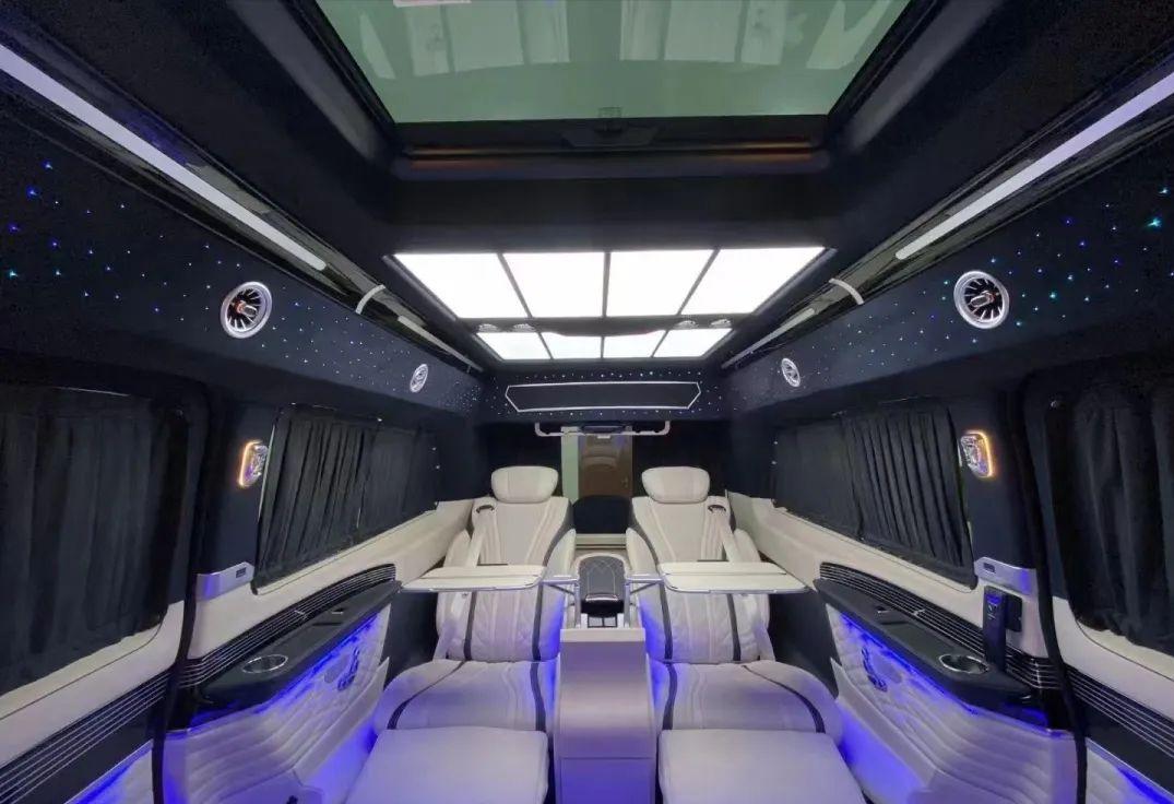 22 models of Mercedes-Benz Vito, high-top Maybach version, such a ...