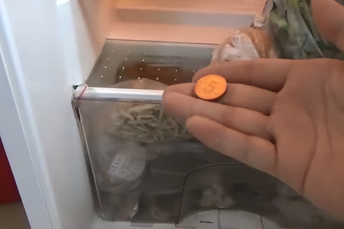 Put a coin in the refrigerator, the effect is really powerful, and it ...