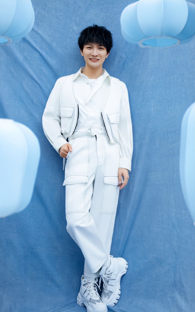 Na Ying: I'm sorry Zhou Shen, I like Li Wei. Zhou Shen: Na Ying is ...