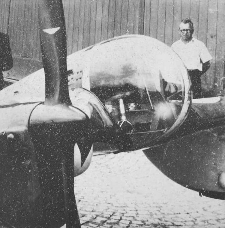 Interesting aircraft 7 flying on its stomach - Yugoslav Icarus 232 and ...
