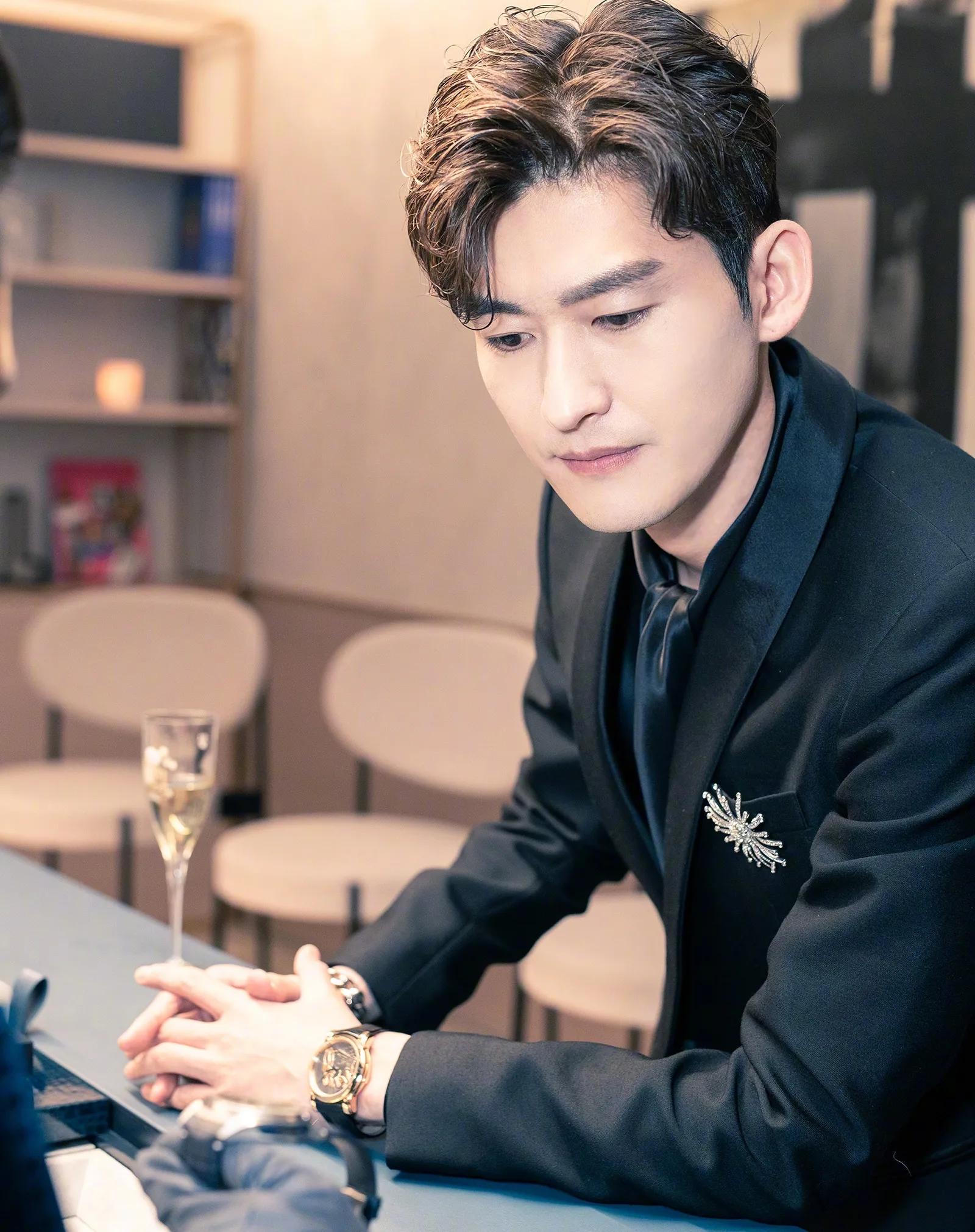Mustache Zhang Han, I finally waited for you, the hero of the galloping ...