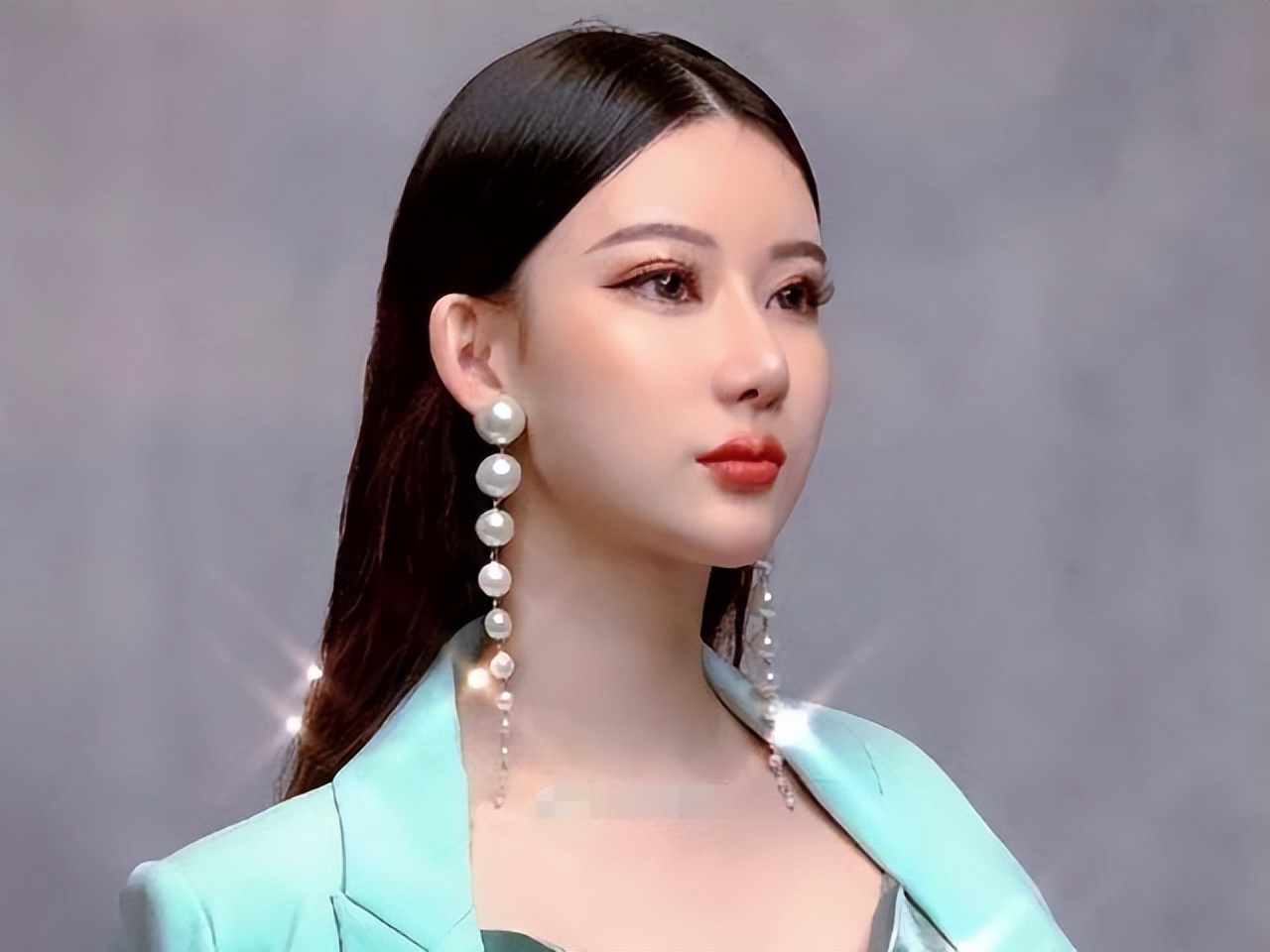 At the age of 19, she started plastic surgery to become "Liu Yifei ...