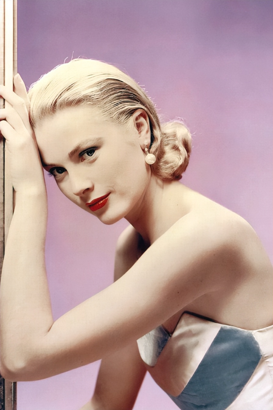 She's one of the most beautiful actresses in Hollywood and ends up ...