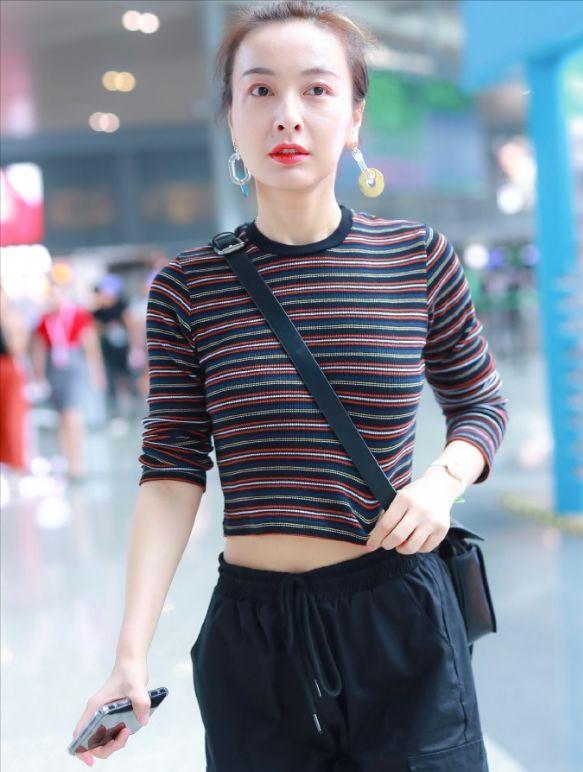 Wu Xin is getting more and more beautiful!It is rare to wear a navel ...