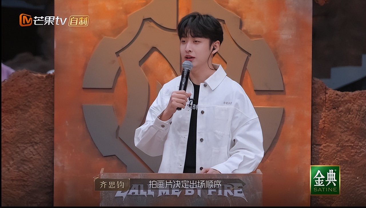 "100 Lights": In addition to the two pillars of He Jiong and Wang Han ...