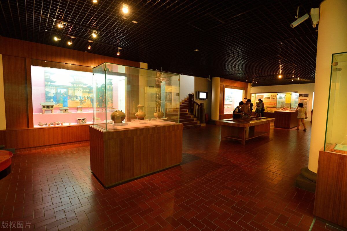 Zhenhai Tower - Witness of Guangzhou History - iNEWS