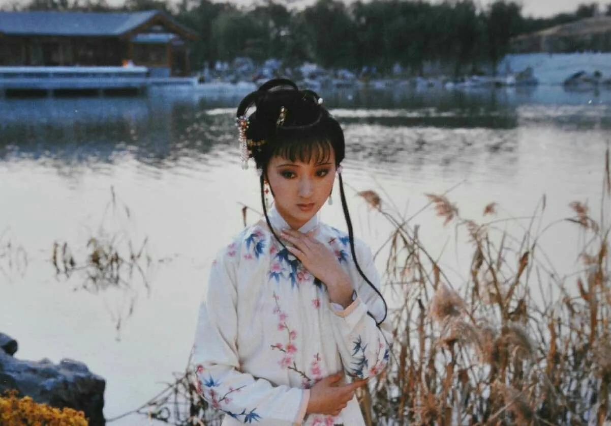 Zheng Zheng gave up the "iron rice bowl" to play the mandarin duck. Is ...