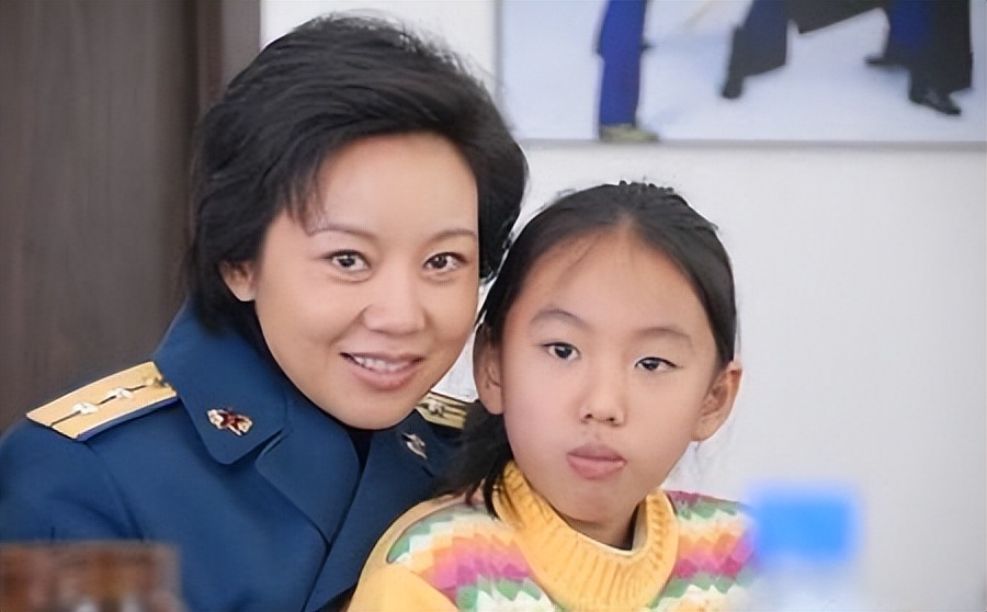 Zou Wei and Yan Ni have been divorced for 19 years. He remarried and ...