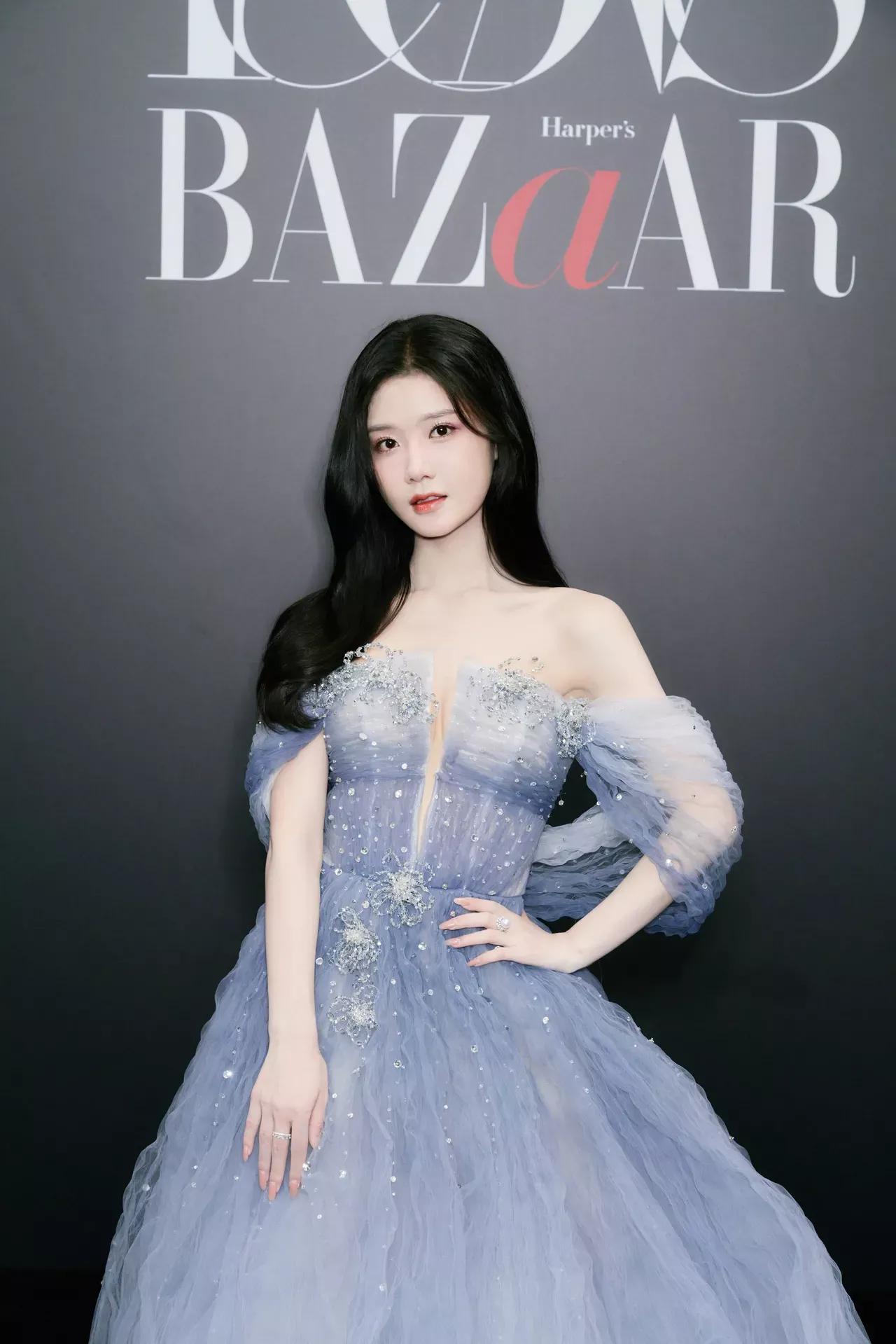 Ivy Chen dress photo album - iNEWS