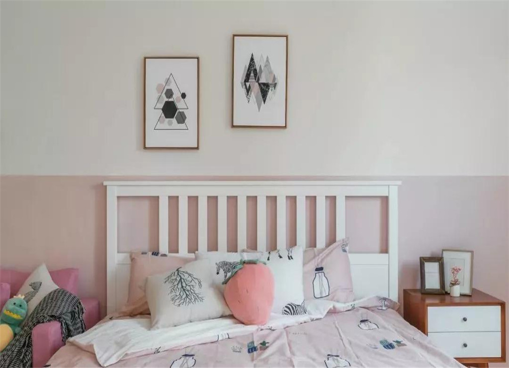 The 56-square-meter pink and white apartment is very sweet. The post-95 ...