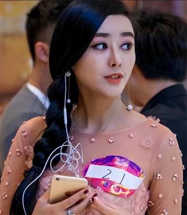 He Chengxi: After spending 8 million plastic surgery to become Fan ...