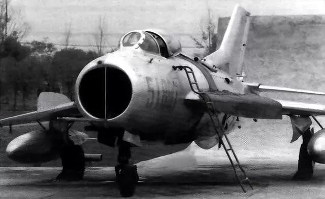 Aircraft for fish, 26 J-6s for fishing rights in Somali waters, a ...