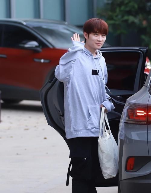 You have been in the Spring Breeze for two years, the singer Jing Hao ...