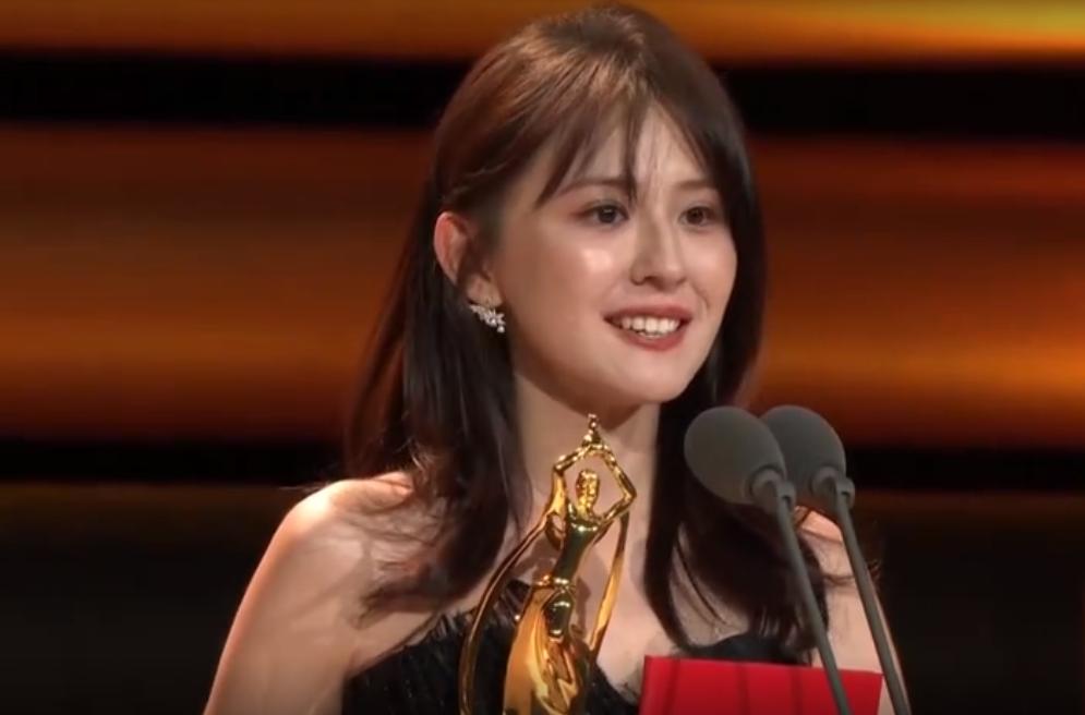 Tong Yao wore Gao Ding 7 years ago in a low-key manner, and it seemed ...