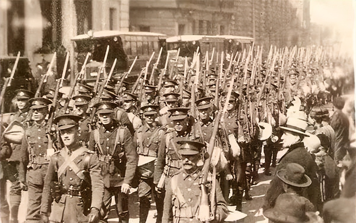 In the battle of Songhu, 700,000 national troops rushed to the ...