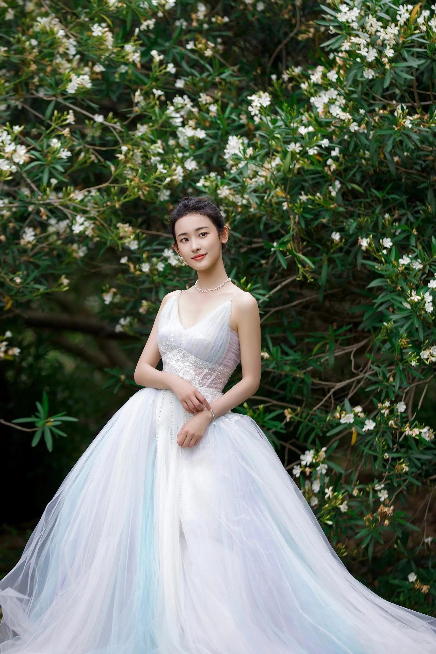 Zhang Yitong, the heroine of "In the Octagonal Cage", played the role of Sister Su Mu, showing ...