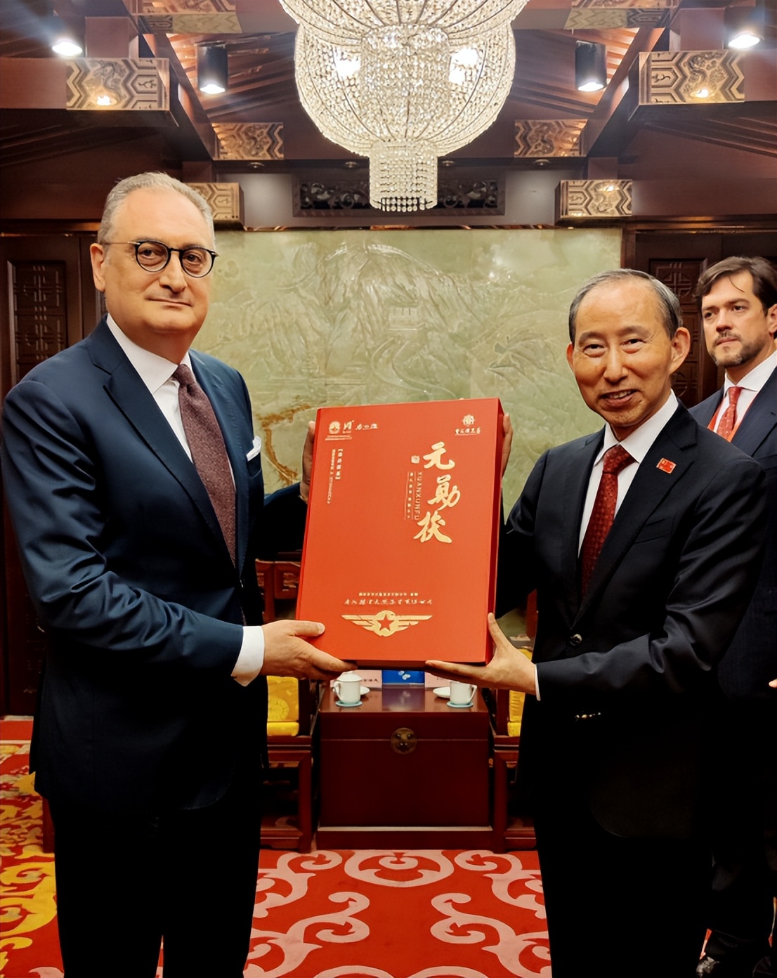 Long Yuxiang attended the first performance of the 2023 Beijing Great ...