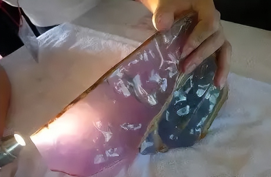 The best gambling stone in 50 years, 3.8 million cut out 1 billion - iNEWS