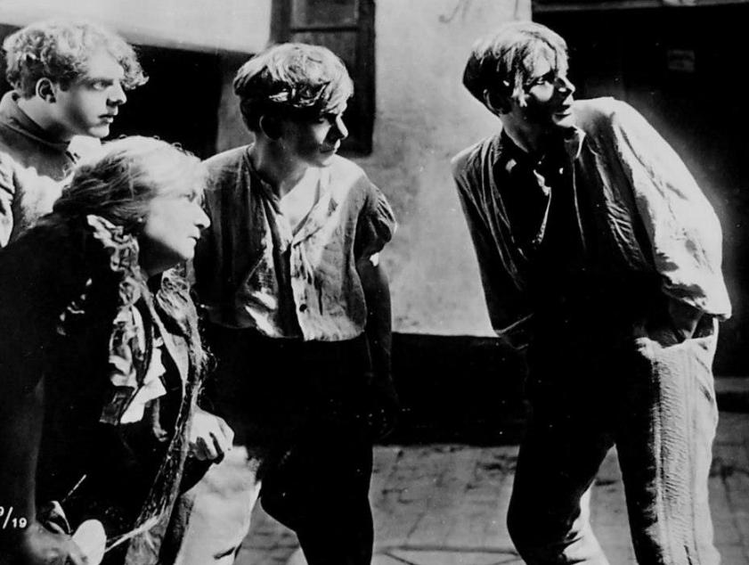 A large-scale banned film that adults love to watch, the first one was ...