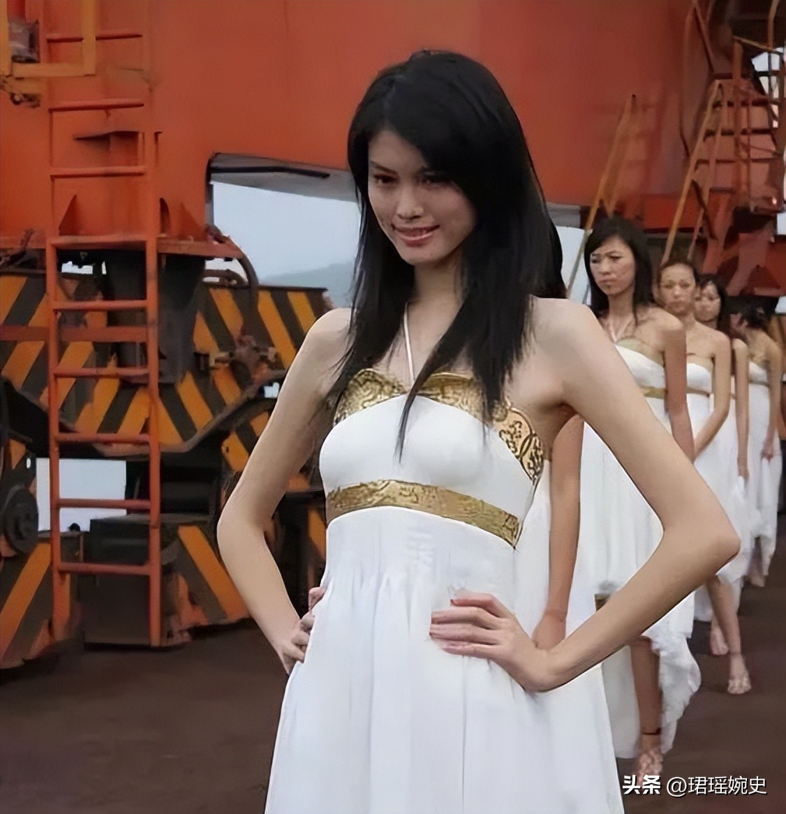 18 years ago, she made a living by smashing golden eggs for Li Yong ...