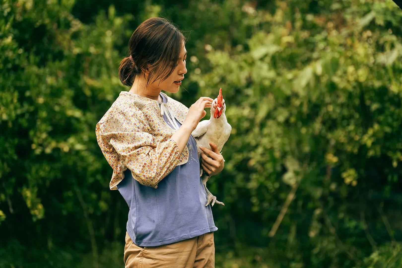 Liu Pinyan incarnates the new movie "Sally" as a farmer who raises ...