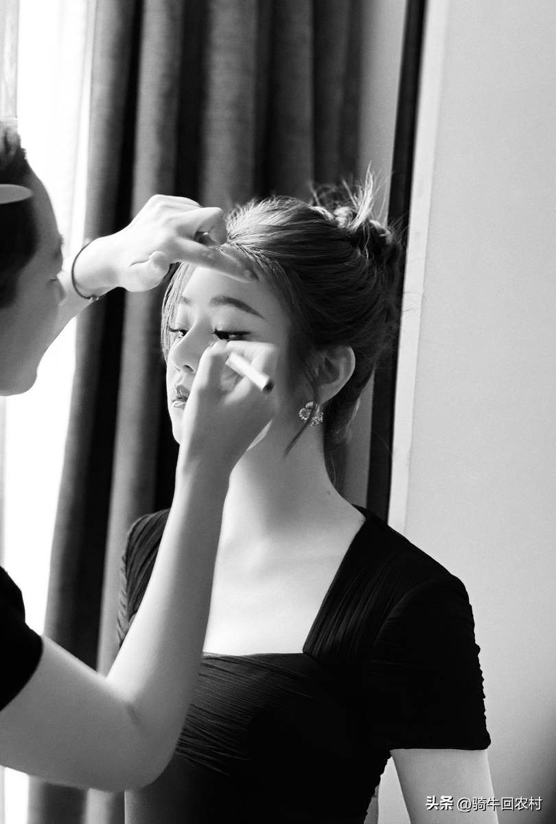 Michelle Chen's photo album reveals delicate facial features and gentle ...