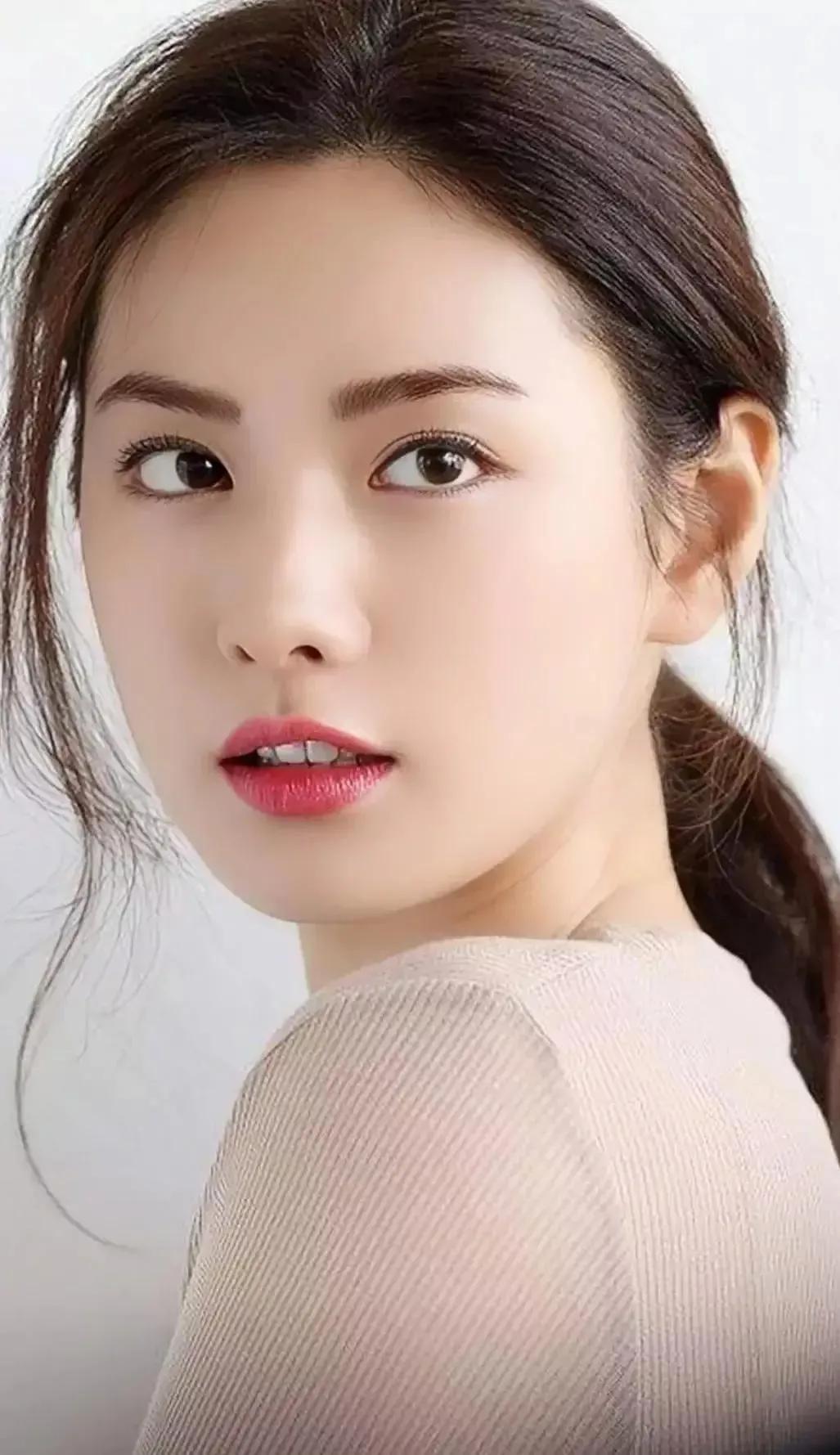 South Korean beauty Lin Zhenna - iNEWS