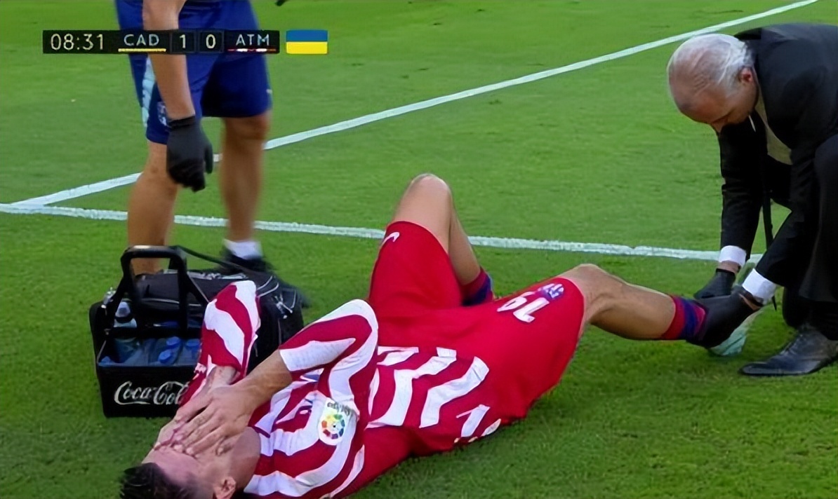 Atletico Reguilon's girlfriend is gorgeous in a white dress!Champions ...