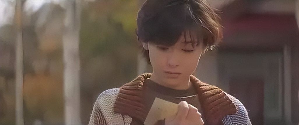 What storylines and scenes are used in "Love Letter" to show the ...