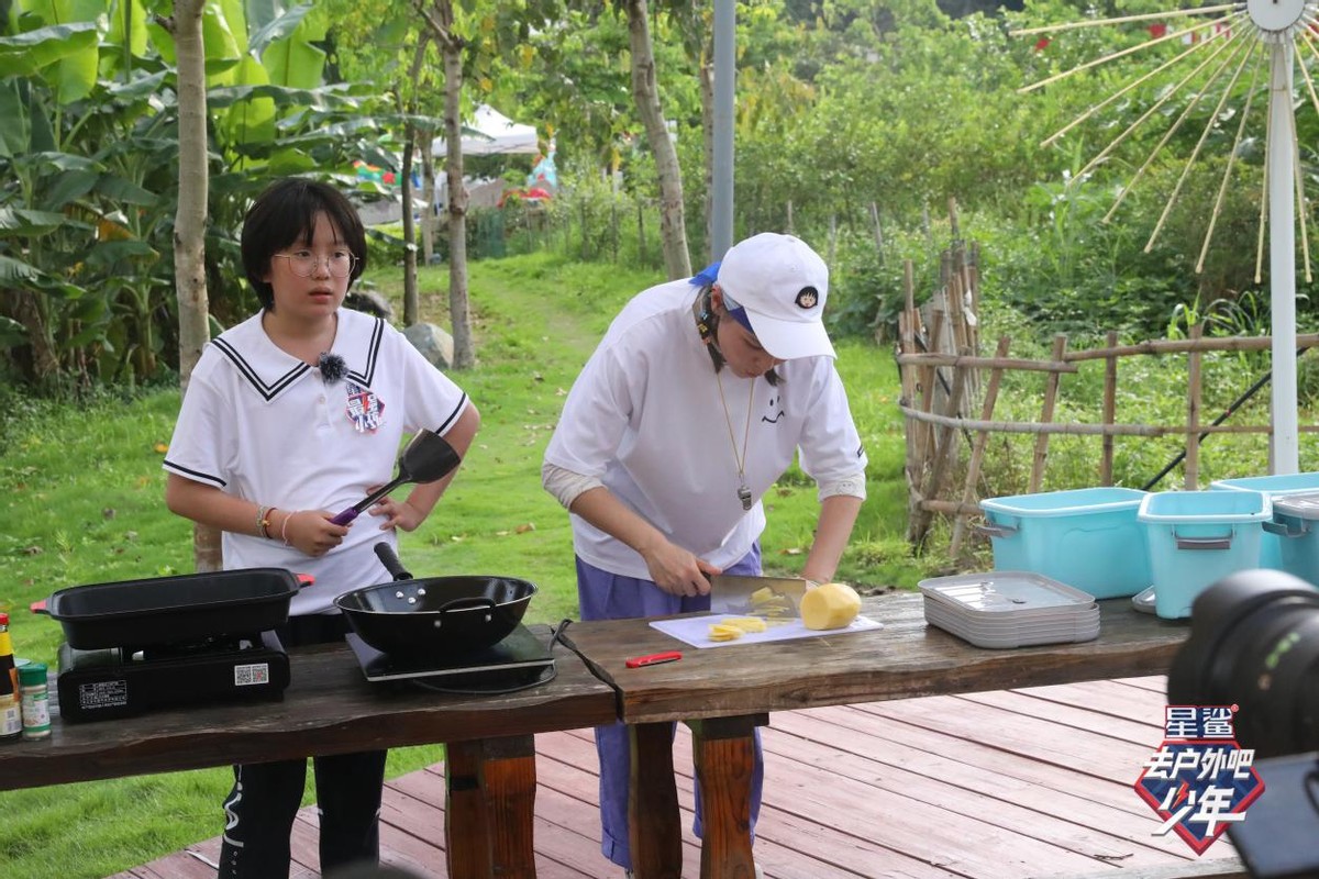 Popular idol Guan Yu joins, food blogger Yan Yan shows off his cooking ...
