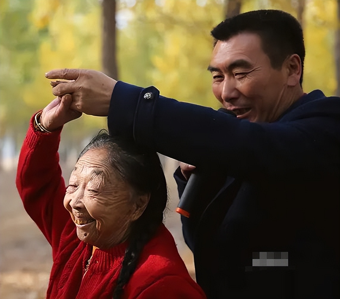 Li Yucheng cooked dinner early in the morning, and specially left the ...