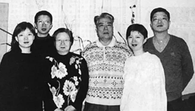 She is the widow of Mao Anying. After remarrying, she gave birth to 4 ...