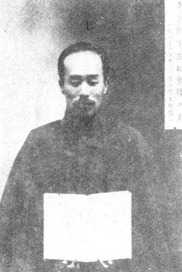 Li Shutong; married two wives and became a monk at Hupao Temple at the ...