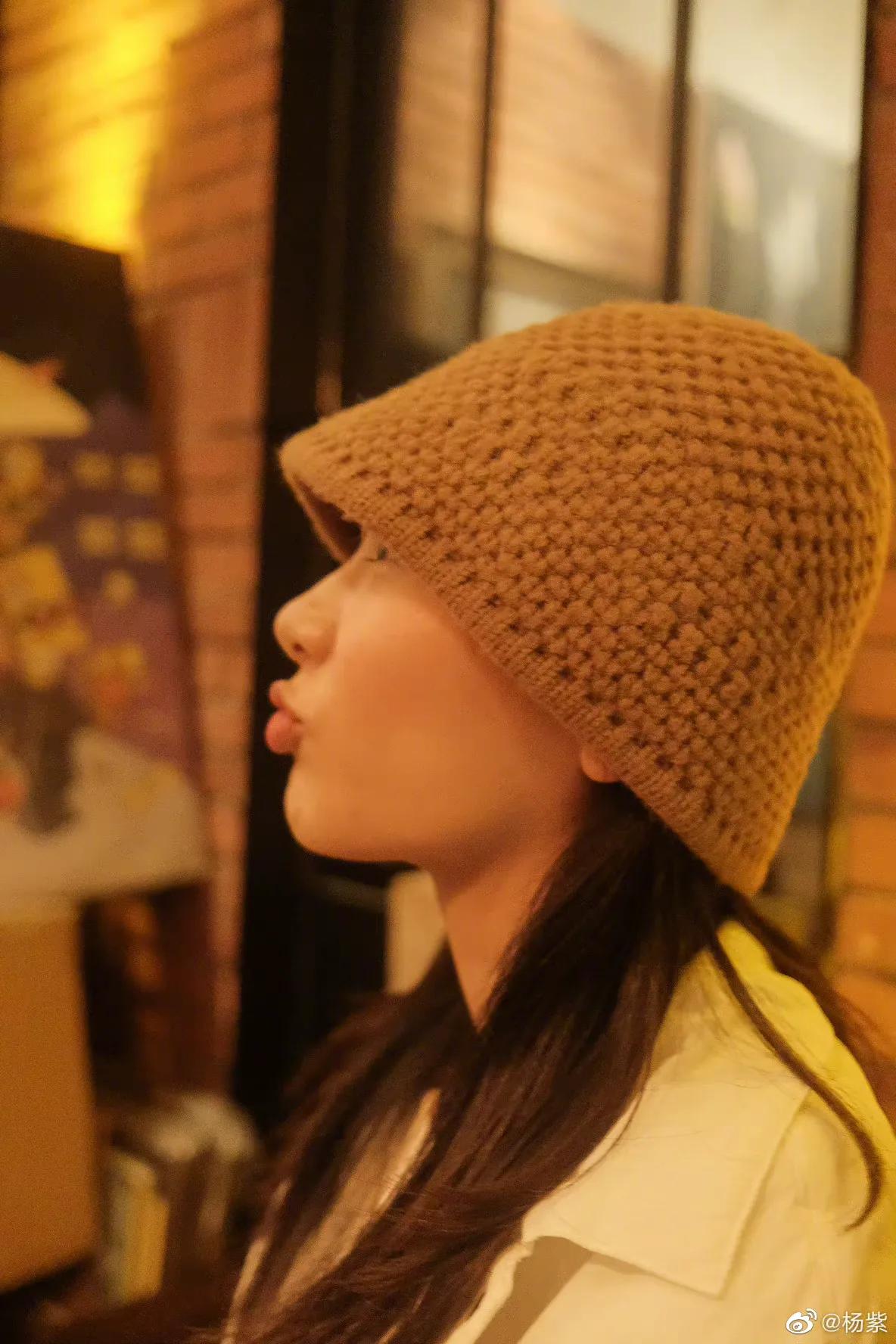 Good girl Yang Zi, milk tea fisherman hat stopwatch cute - iNEWS