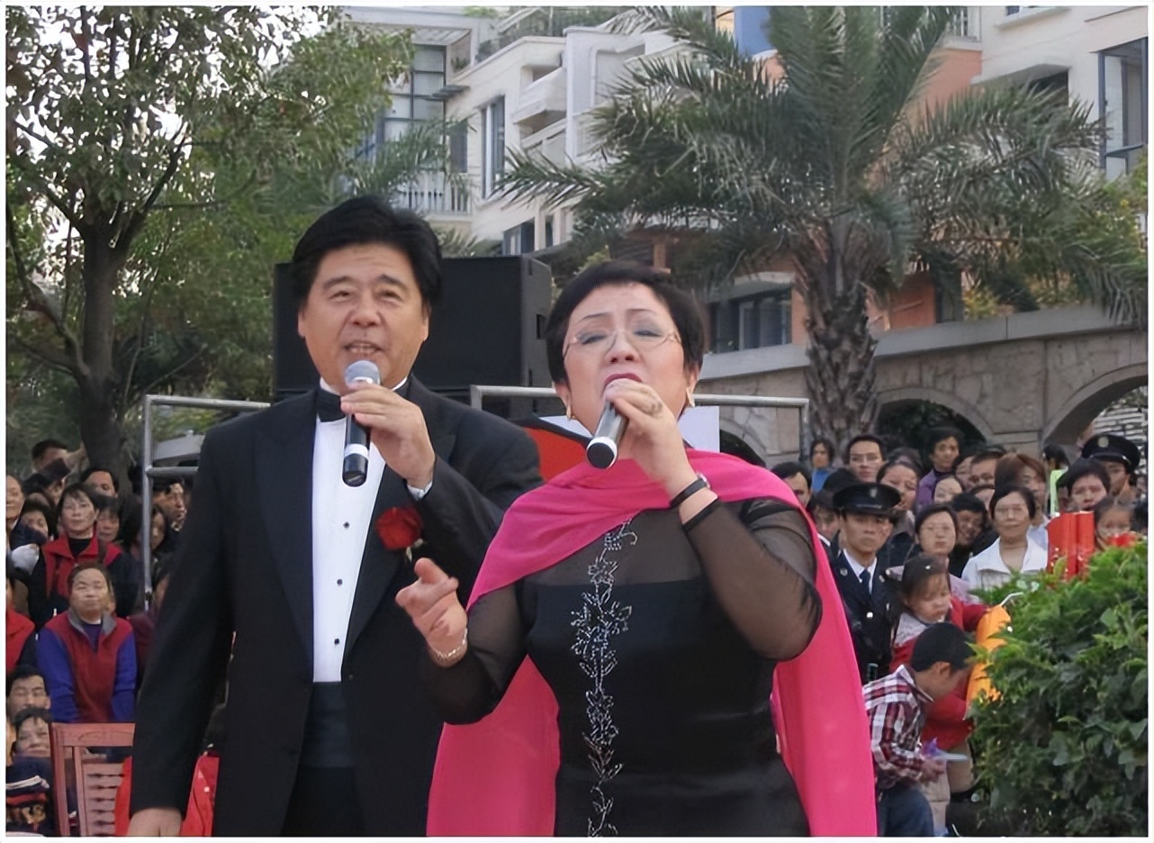 The 75-year-old famous singer Xie Lisi died of illness, and his funeral ...