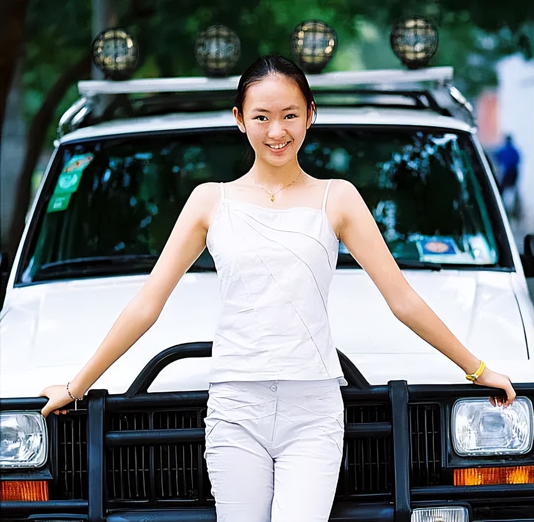 "Little Zhang Ziyi" Tong Yao: Having an affair with Huang Dingyu, was beaten by her boyfriend ...