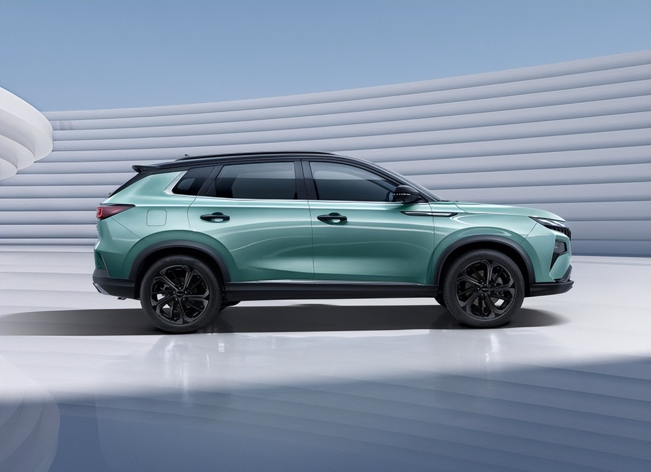 It became famous in one fell swoop when it was launched, with a length ...