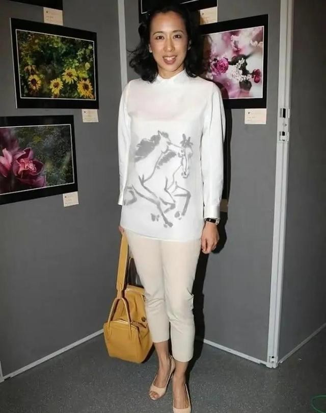 Zhu Lingling: Abandoned Peter Ho and three children. 19 years later ...