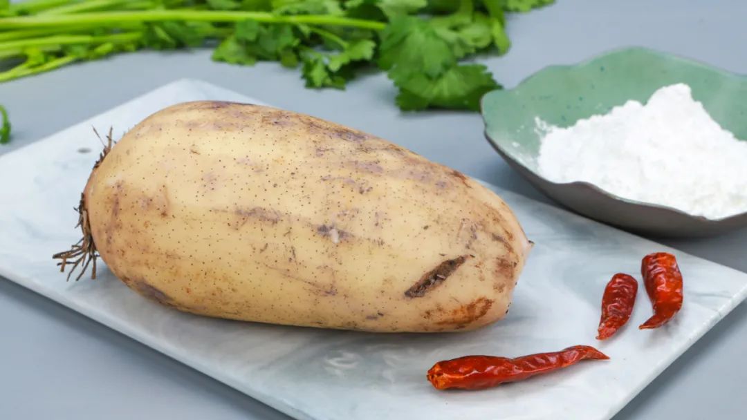 Dried lotus root strips, crispy and sweet, full of crisp taste, people ...