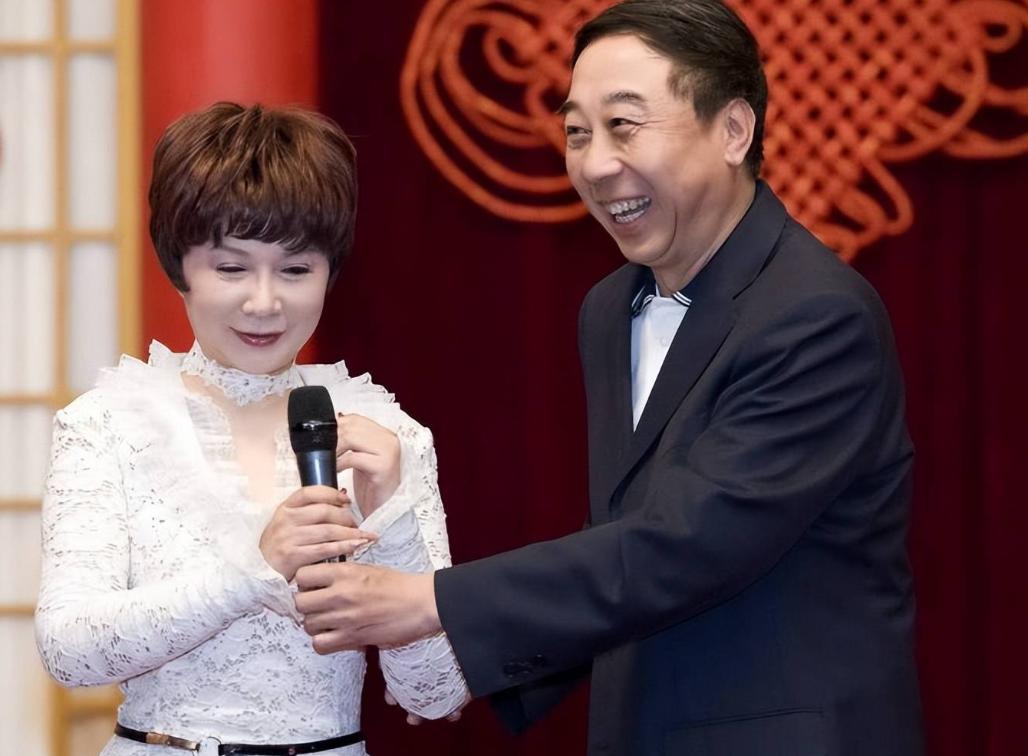 The 65-year-old opera bone Feng Gong appeared to cause concern, walked with a limp and was ...