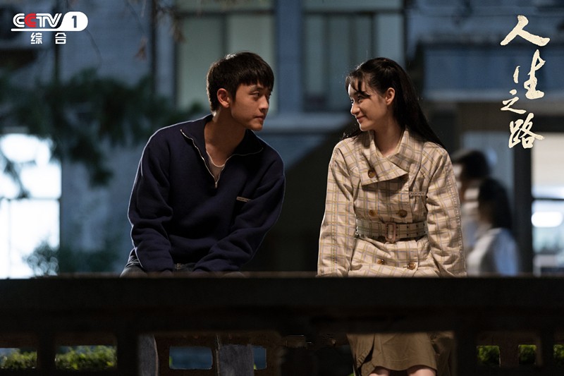 "The Road to Life" opens with bitter irony, whether Liu Qiaoling's post-marital tragedy was ...