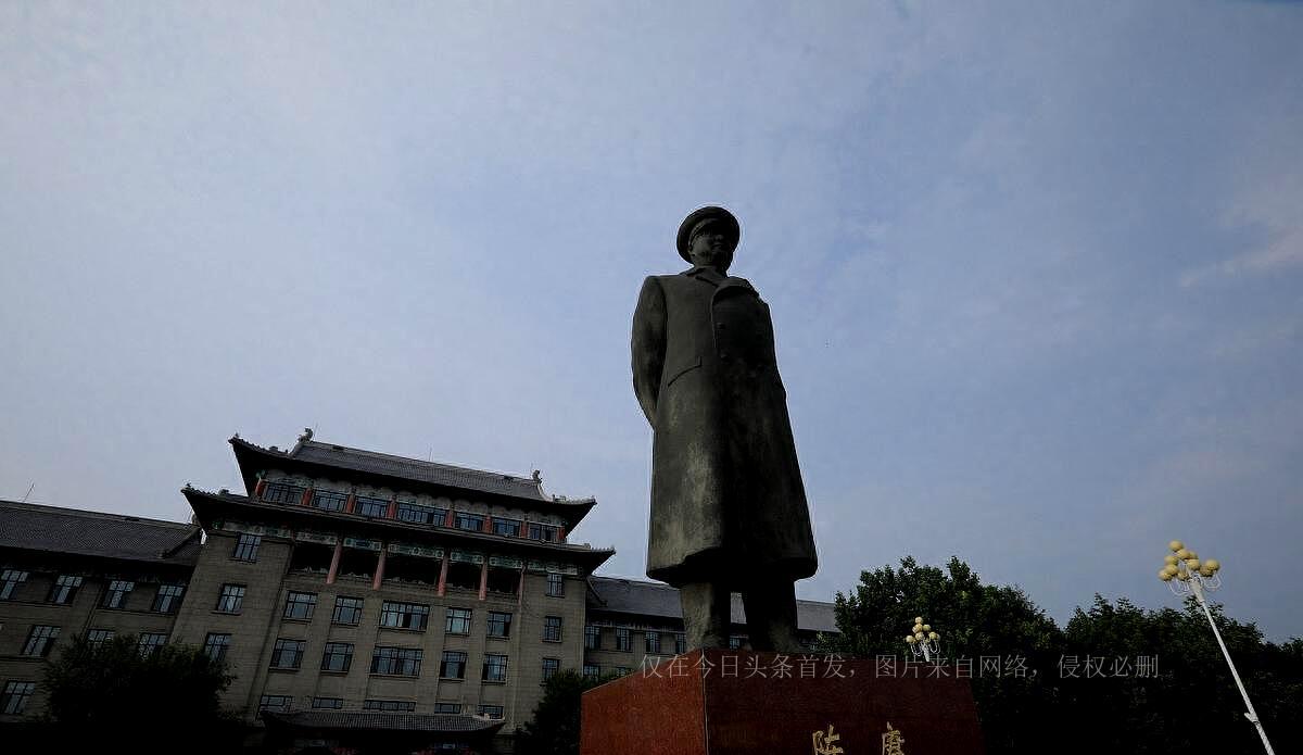 Super strong general, Chen Geng led the nine divisions and three armies ...