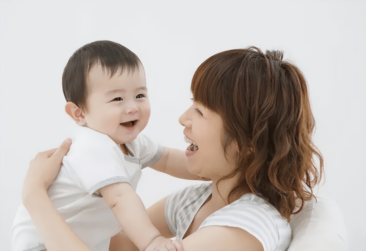 Why do babies love to stare at their mothers?It turns out that it is ...