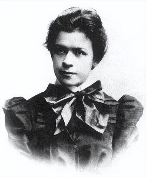 Einstein's romantic life: Marrying his cousin and throwing away his ...