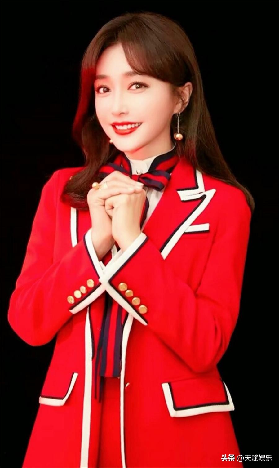 Actress and singer Qin Lan's photo album "Eight" - iNEWS