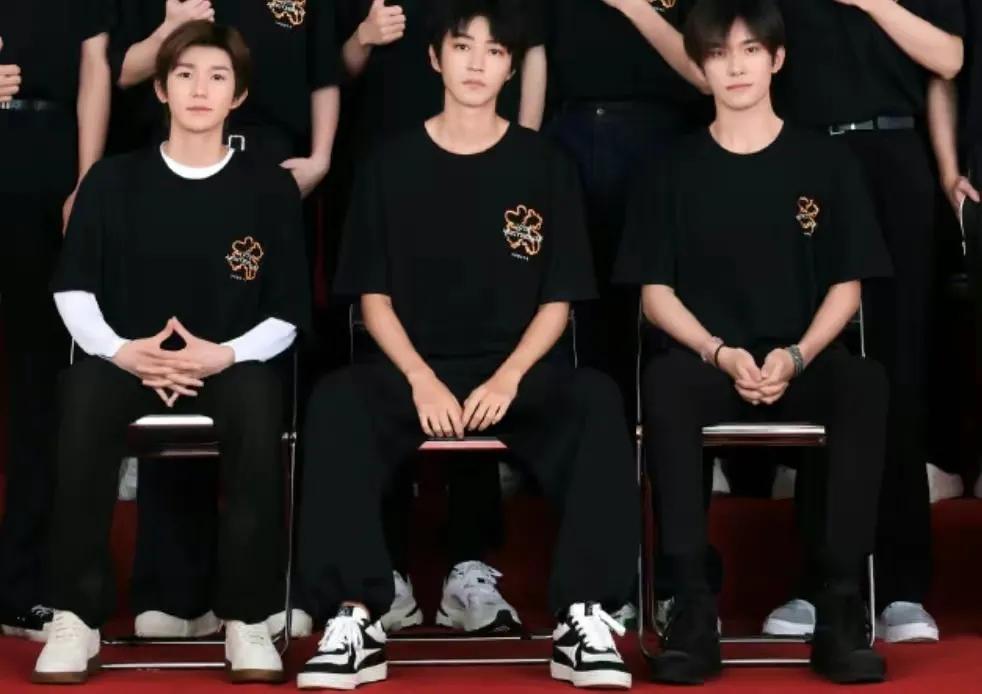 The photo of Times Fengjun's four generations living together is ...