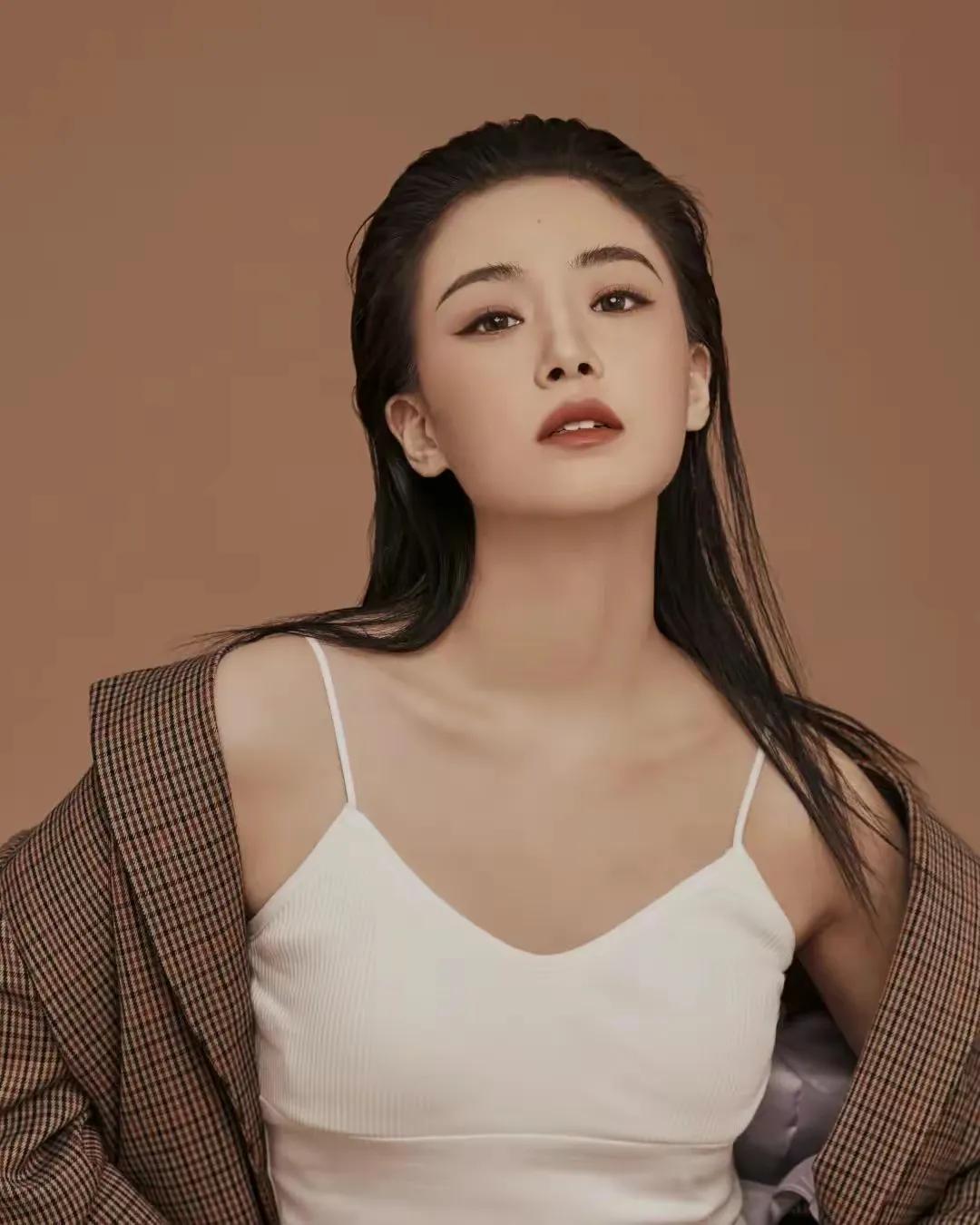 The beautiful and beautiful CCTV Quan Peiyang - iNEWS