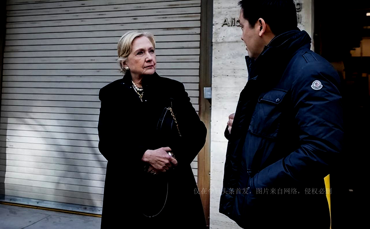 75-year-old Hillary went to the funeral in mourning clothes, her cheeks ...