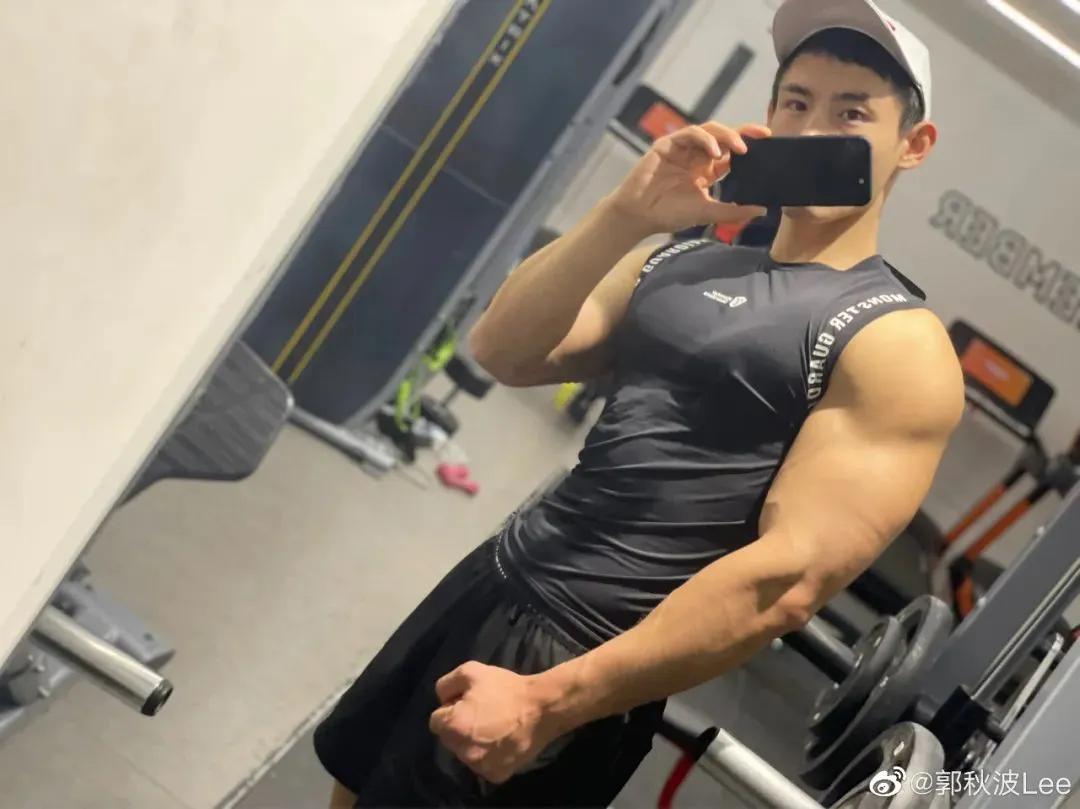 "Fitness Male Model" Guo Qiubo - iNEWS