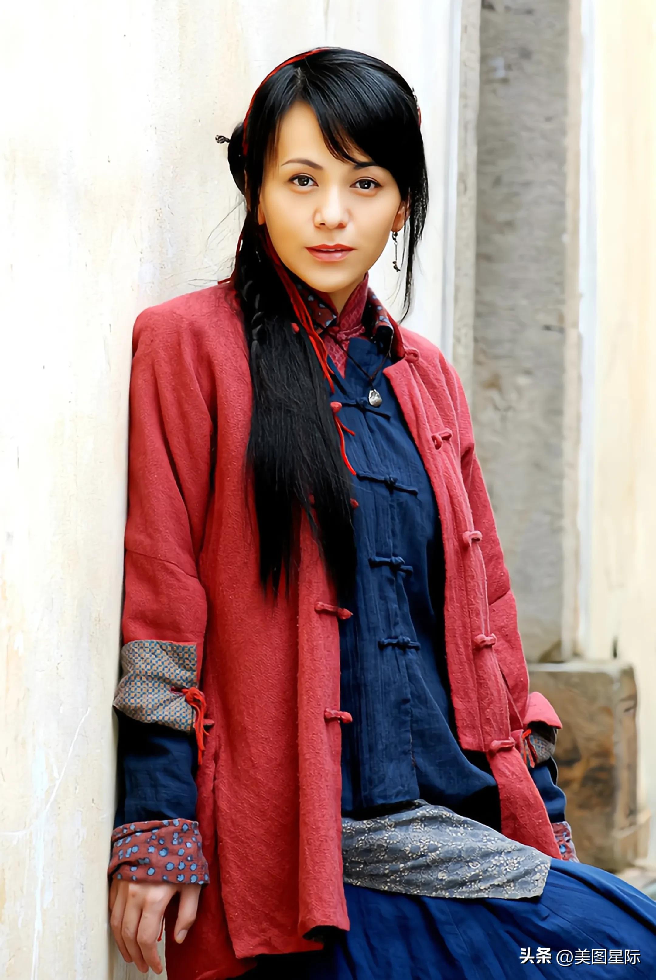 The protagonist of this issue—Aunt Xue (Wang Lin), the 84th issue of ...